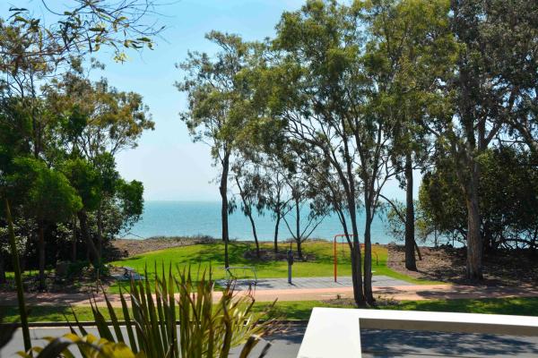 Garden View Apartment Opposite The Beach - Hervey Bay