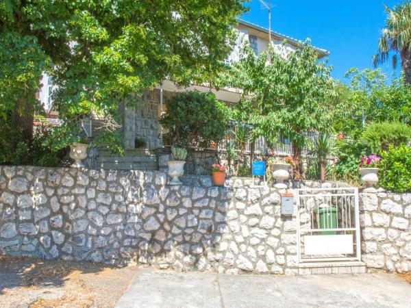 Apartment Leo Nona (62586-a1) - Novi Vinodolski (Crikvenica) - Novi Vinodolski