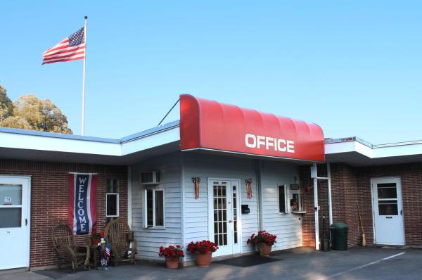 Budget Host Crestview Inn - Sault Ste. Marie, MI