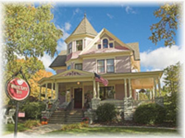 Suite 17: Country Summer (Hadley House) - White Lace Inn - Door County, WI