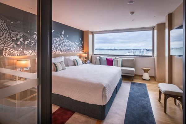 Hotel By The Harbour - Auckland