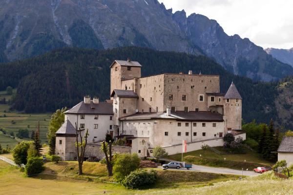 Schloss Naudersberg - Resia