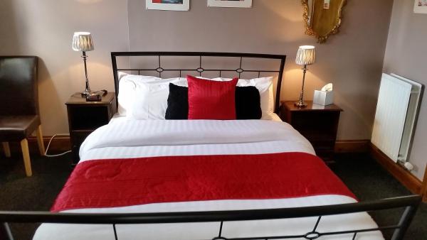 Forresters Bar & French Restaurant With Rooms - Middleton-in-Teesdale