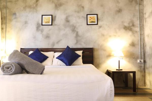 Crescent Bay Resort - Ko Samet