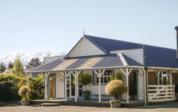 Distinctive Character & Home Comforts In Tongariro - National Park - New Zealand