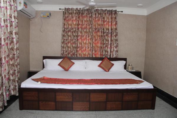 Hotel Silk - Haldwani