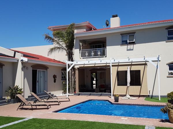 Carmel Huys - Cape Town