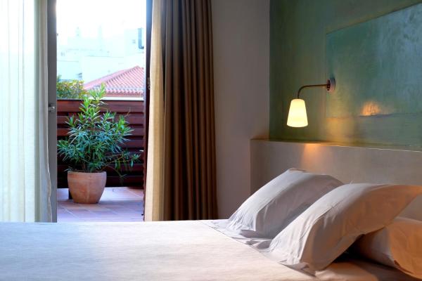 Hotel Carmen - Charming Room In Roses Old Town - Empuriabrava
