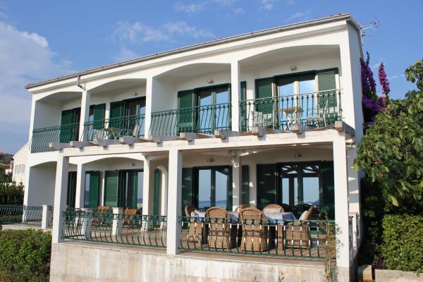 Villa Berg - Maslinica
