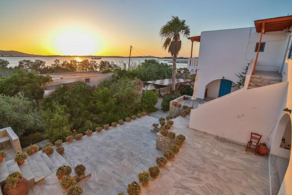 Remvi Studios - Paros