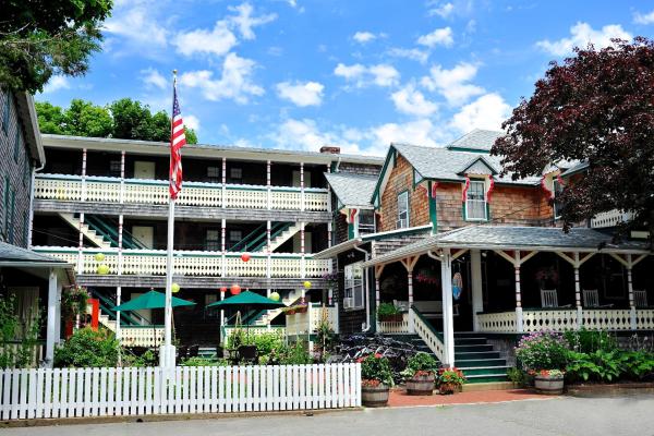 Pequot Hotel - Falmouth, MA