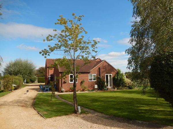 The Paddock At Peacock Farm Near Belvoir Castle - Leicestershire