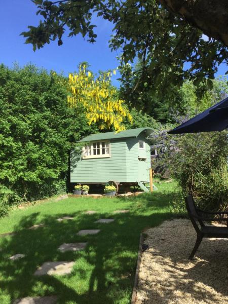 Cherryberry Lodges - Abergavenny