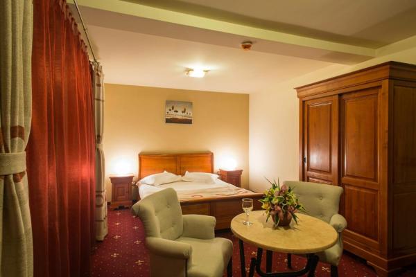 Red Hotel - Alexandria, Romania
