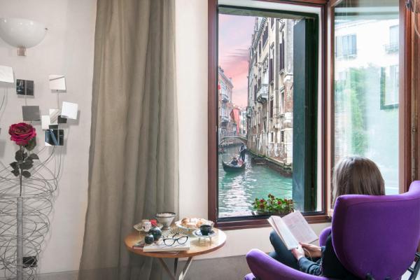 Casa Flavia Ai Morosini - Luxury Apartment With Canal View - Venecia