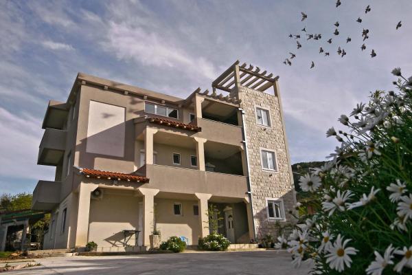 Mirta Apartments Family Farm - Budva