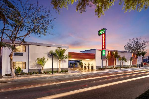 Studio Inn & Suites At Promenade Downey - Seal Beach, CA