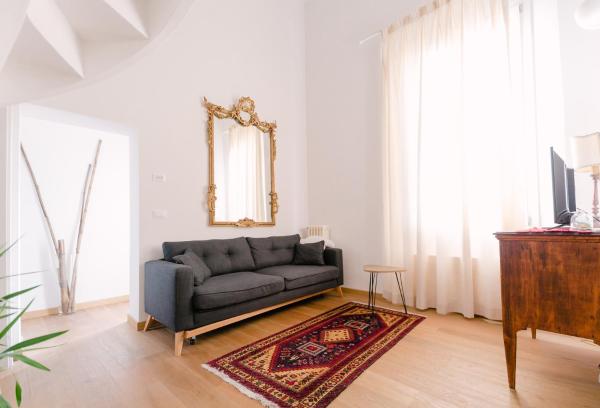 Grande, Moderno Appartamento In Edificio Storico - Bologne