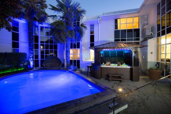 Pavilions Hotel - West Coast