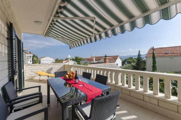 Apartments And Room Villa Niko - Brač