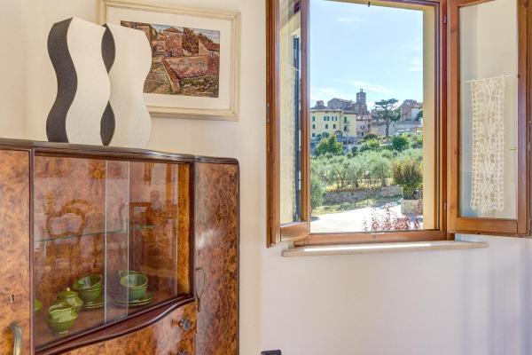 Finestra Su Lucignano - Italia