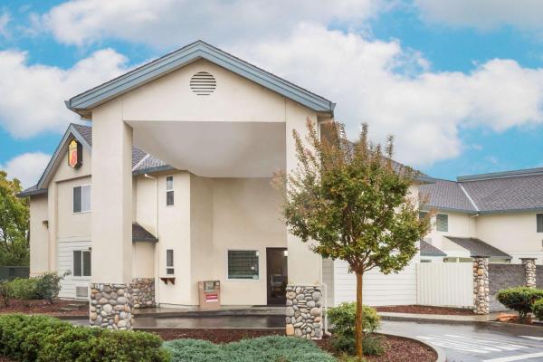 Super 8 By Wyndham Cloverdale Wine Country - Russian River, CA