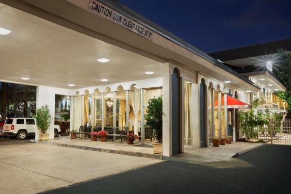 Travelodge By Wyndham Bakersfield