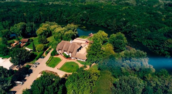 Sári Udvar - Ungarn