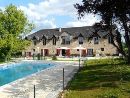 Logis Hôtel Auberge De Cartassac - Brive-la-Gaillarde