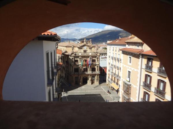 Atico En La Plaza Del Ayuntamiento - Pamplona