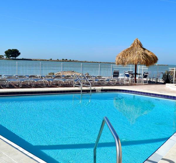 Gulfview Hotel - On The Beach - Largo, FL