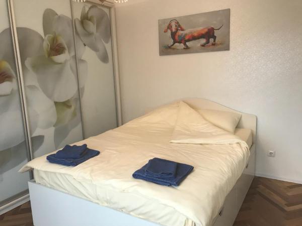 Sunny Apartment Overlooking The Royal Village - Kiev