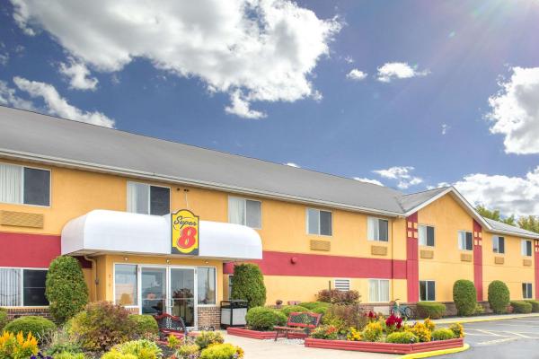 Super 8 By Wyndham Medina - Medina, OH