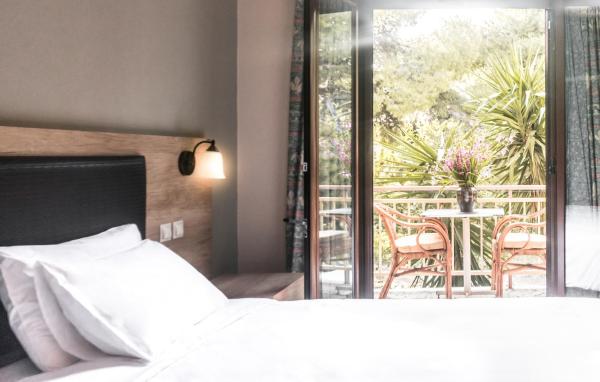 The Delfini Hotel - Эгина