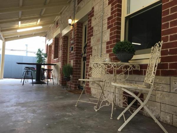 Two Cow Cottage Bed & Breakfast - Keith