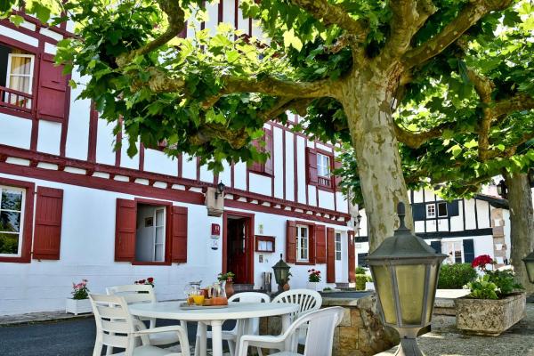 Logis Hôtel Baratxartea - Ainhoa