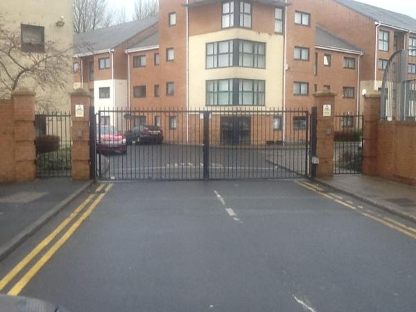Liverpool 2 Bedroom Apartment - 건지