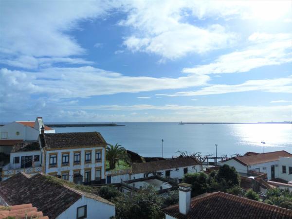 Janelas Da Praia - Portugal