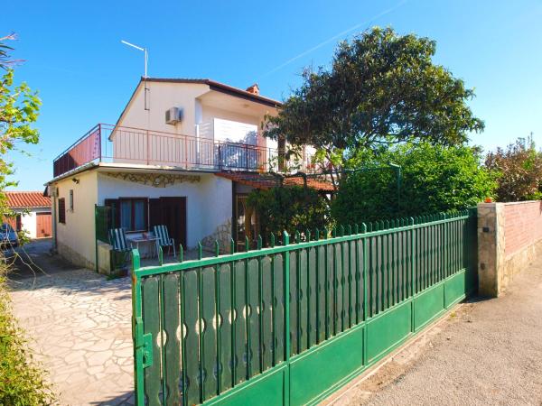 Apartments Luciano 1576 - Premantura