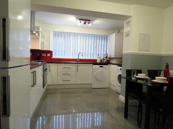 Staynec Moat House Birmingham - For Company, Contractor And Leisure Stays - Nec, Hs2, Jlr, Airport - Birmingham