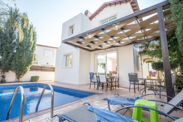 Villa Foros Enas - Modern 4 Bedroom Pernera Villa With Private Pool - Close To The Beach - Nissi Beach