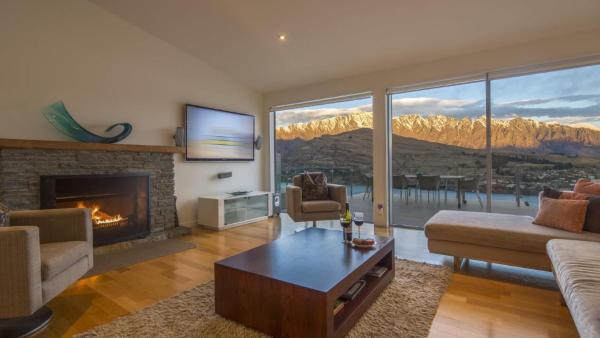 Mountain & Lake Views - Queenstown