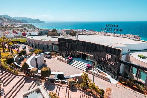 Dwo Mira Palace -