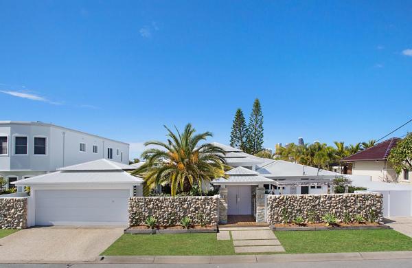 Coastal Elegance - Gold Coast