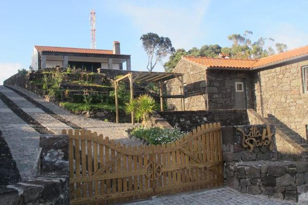 Welcoming House In São Roque Do Pico With Mountain View - Portugal