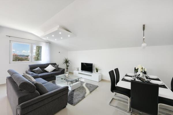 Apartment Monika - Private Terrace & Parking - Zadar