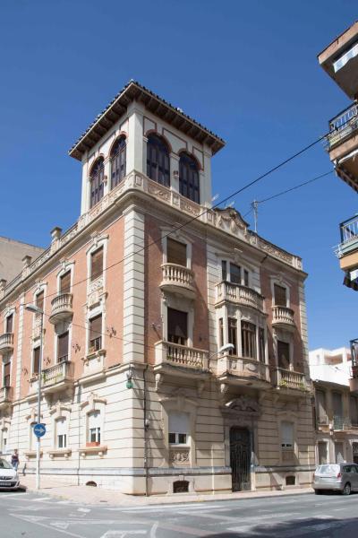 Apartamento En Edificio Tortosa - Sax
