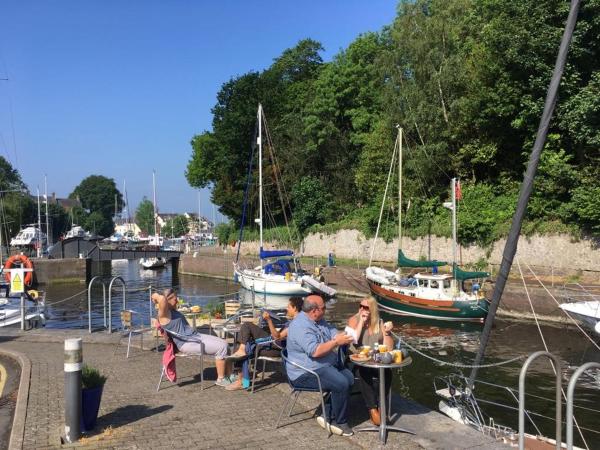 Stunning House In Felinheli Marina - Llanberis