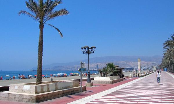 Apartamento En Paseo Marítimo Almería - Almería