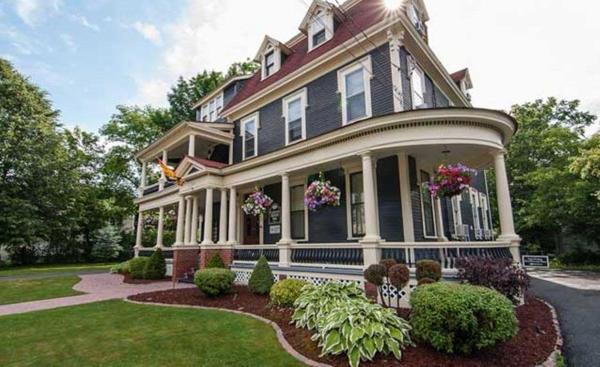 Carriage House Inn - Fredericton